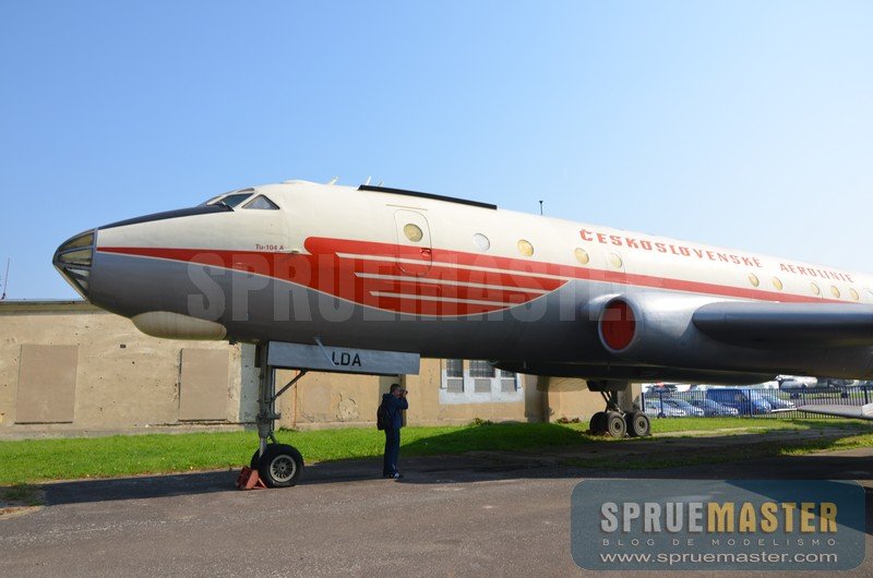 1/144 Tupolev Tu-104